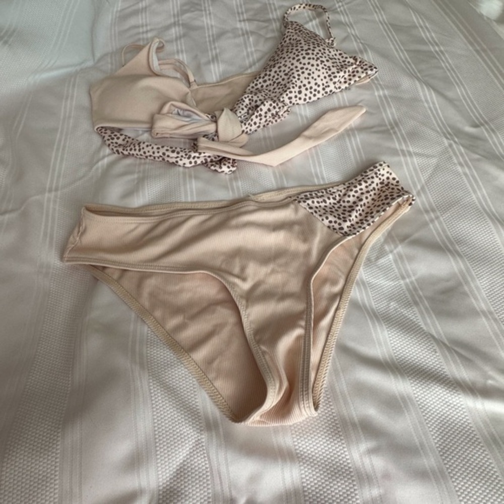 Cream Bikini Set With Elegant Lace And Animal Print - Gem
